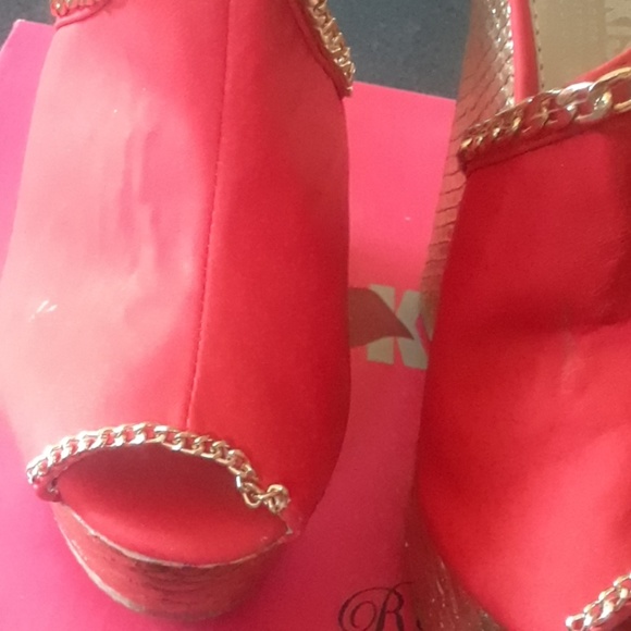 Shoes | Womens Gold Chain Party Style Wedges | Poshmark